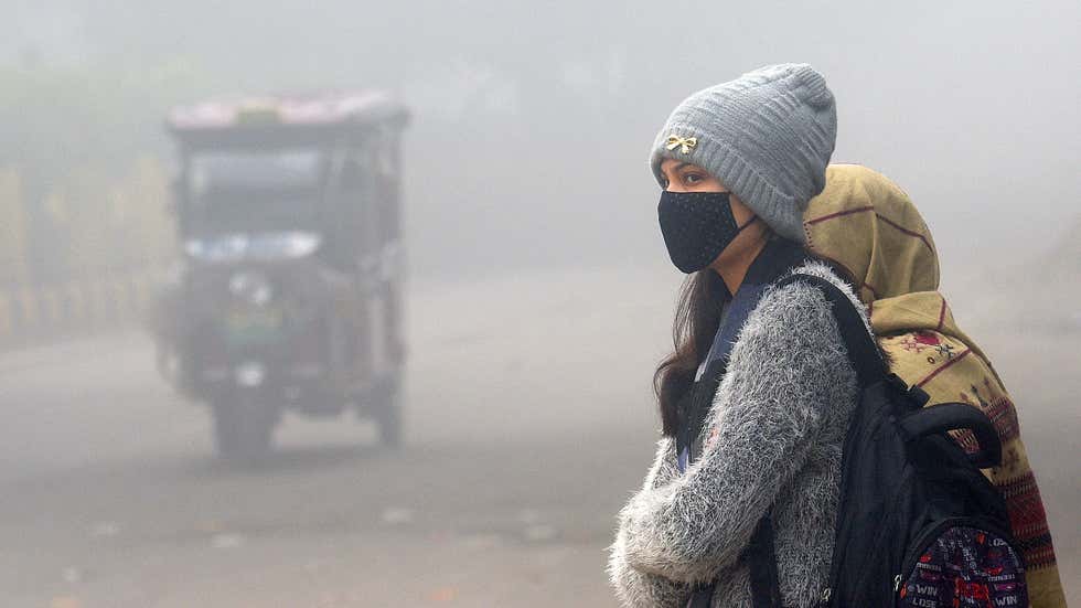 Delhi Faces December Heat As Mercury Hovers Above Normal Weather delhi-faces-december-heat-as-mercury-hovers-above-normal-weather